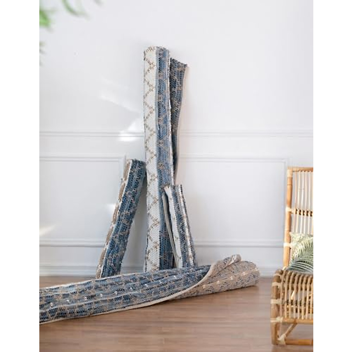 CC Home Furnishings Diamond Shuttle Weave Durrie Denim Area Throw Rug - 2.5' x 4' - Blue and White