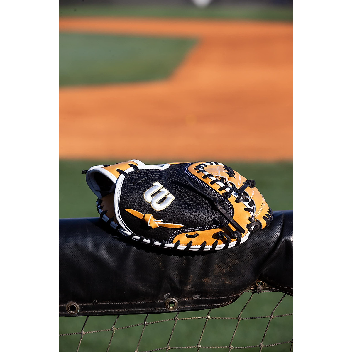 WILSON A2K M1D 33.5" Baseball Catcher's Mitt - Right Hand Throw