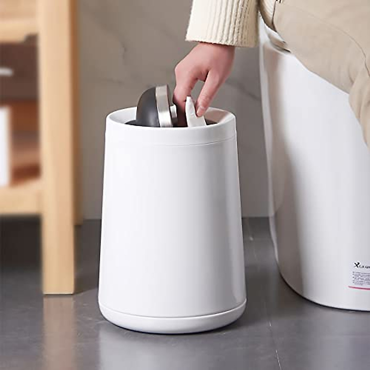 LEASYLIFE 10 L/2.6Gallen,Swing Lid Trash Can,Metal Garbage Can with Flipping Lid,for Bathroom, Kitchen,Living Room,Bedroom,Hotel (White)