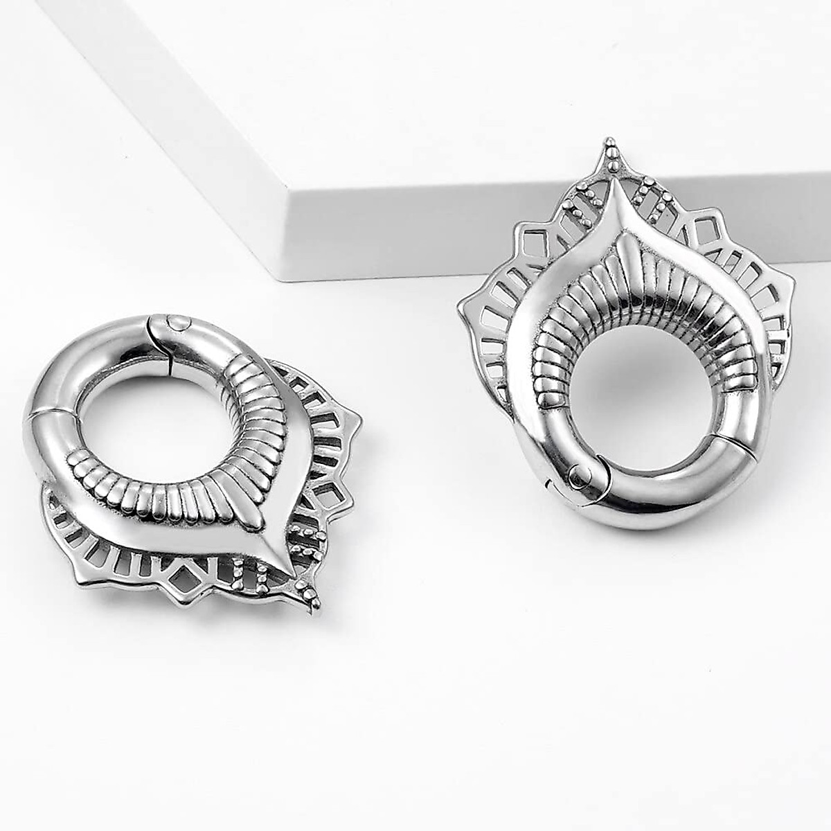 Casvort 2 PCS Hypoallergenic 316 Stainless Steel Floral Trendy Ear Hangers Ear Weight Gauges 2g Body Jewelry 6mm Women Piercing Plugs Pair Selling