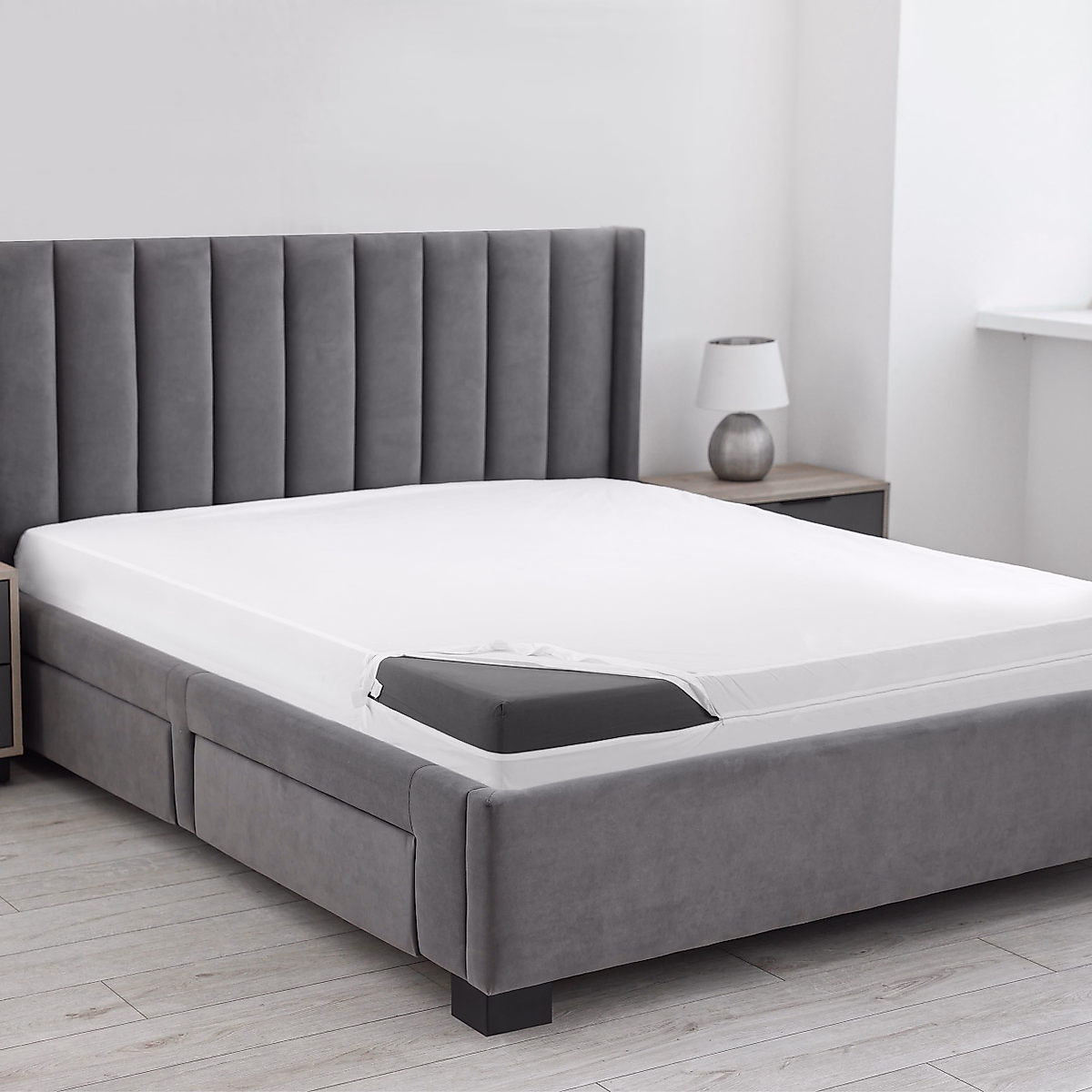 Utopia Bedding Premium Waterproof Bed Bug Mattress Cover, Queen Zippered Mattress Protector, 8 Inches Deep, Dust Mite Proof 6-Sided Mattress Encasement for Bed