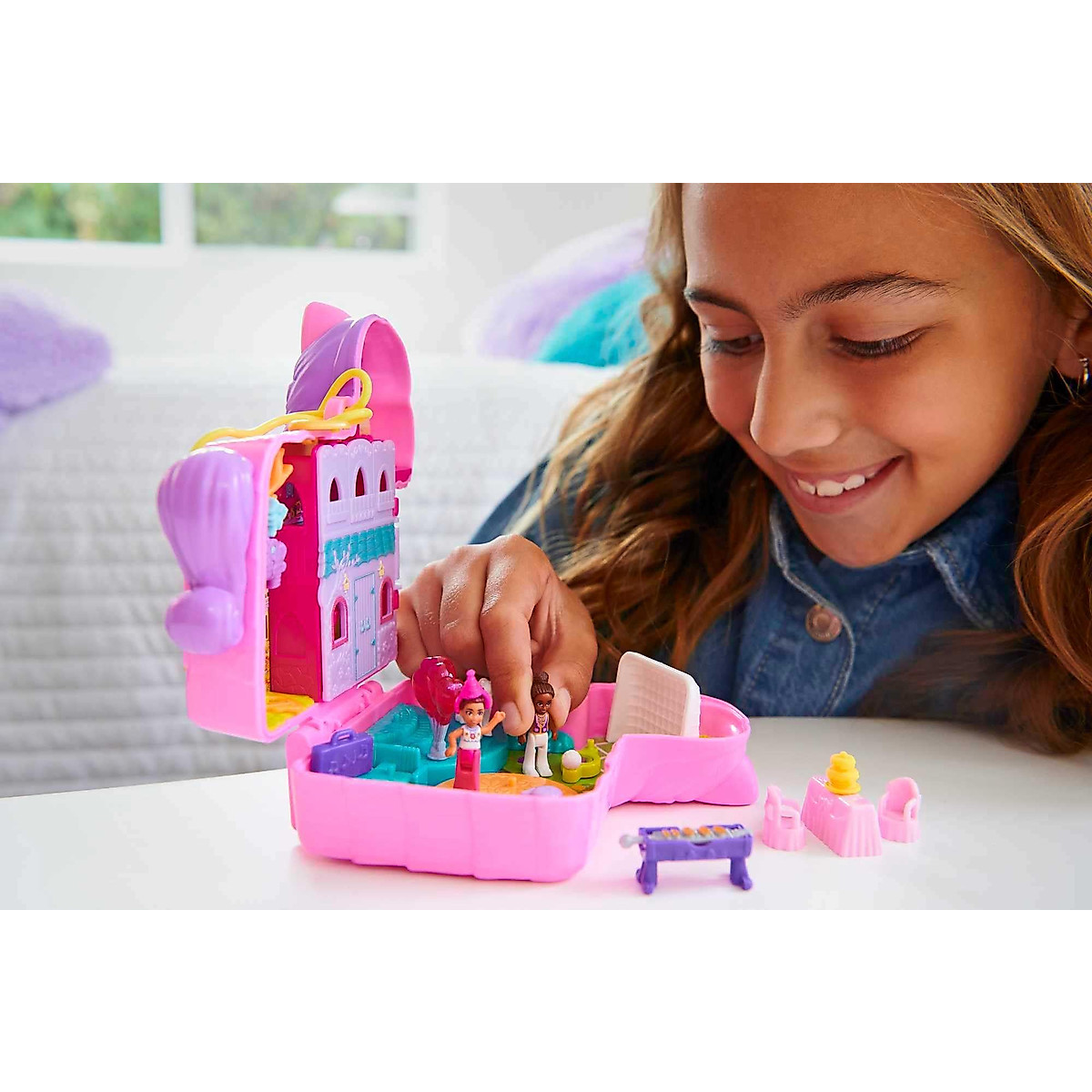 Polly Pocket Compact Playset, Pinata Party with 2 Micro Dolls & Accessories, Travel Toys with Surprise Reveals