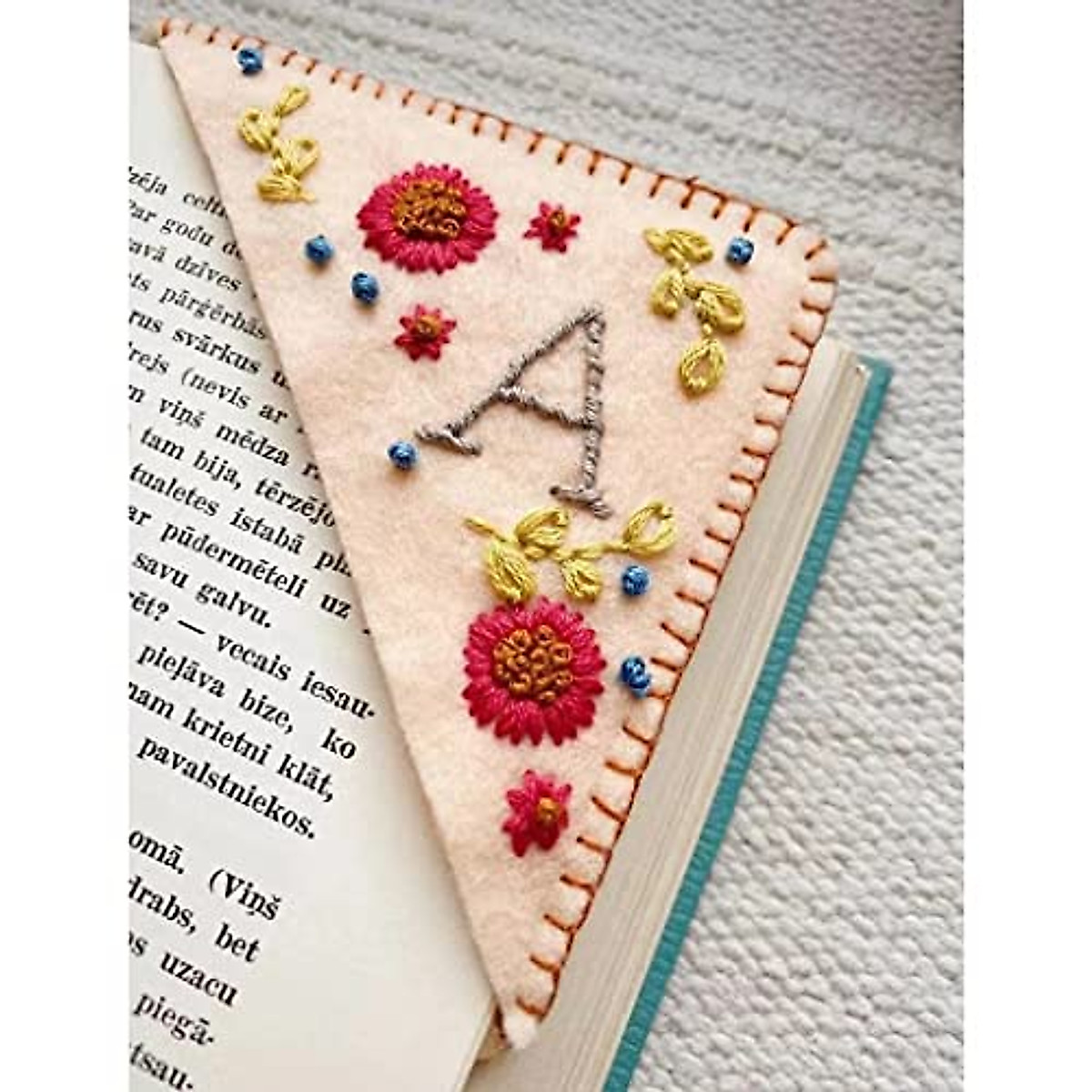 Flower Letter Embroidery Bookmarks,Personalized Embroidered Corner Bookmark,Felt Triangle Page Corner Handmade Bookmark,Cute Felt Triangle Bookmark Gifts Bookmarks for Book Lovers(Winter C)