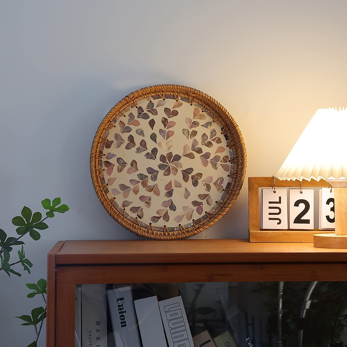 LURRIER Round Rattan Woven Serving Tray with Wood Bead Set, Decorative Coffee Table Tray with Handle, Serving Basket with Mother of Pearl Inlay Wooden Base, Display for Home,12in (Safari in Monstera)