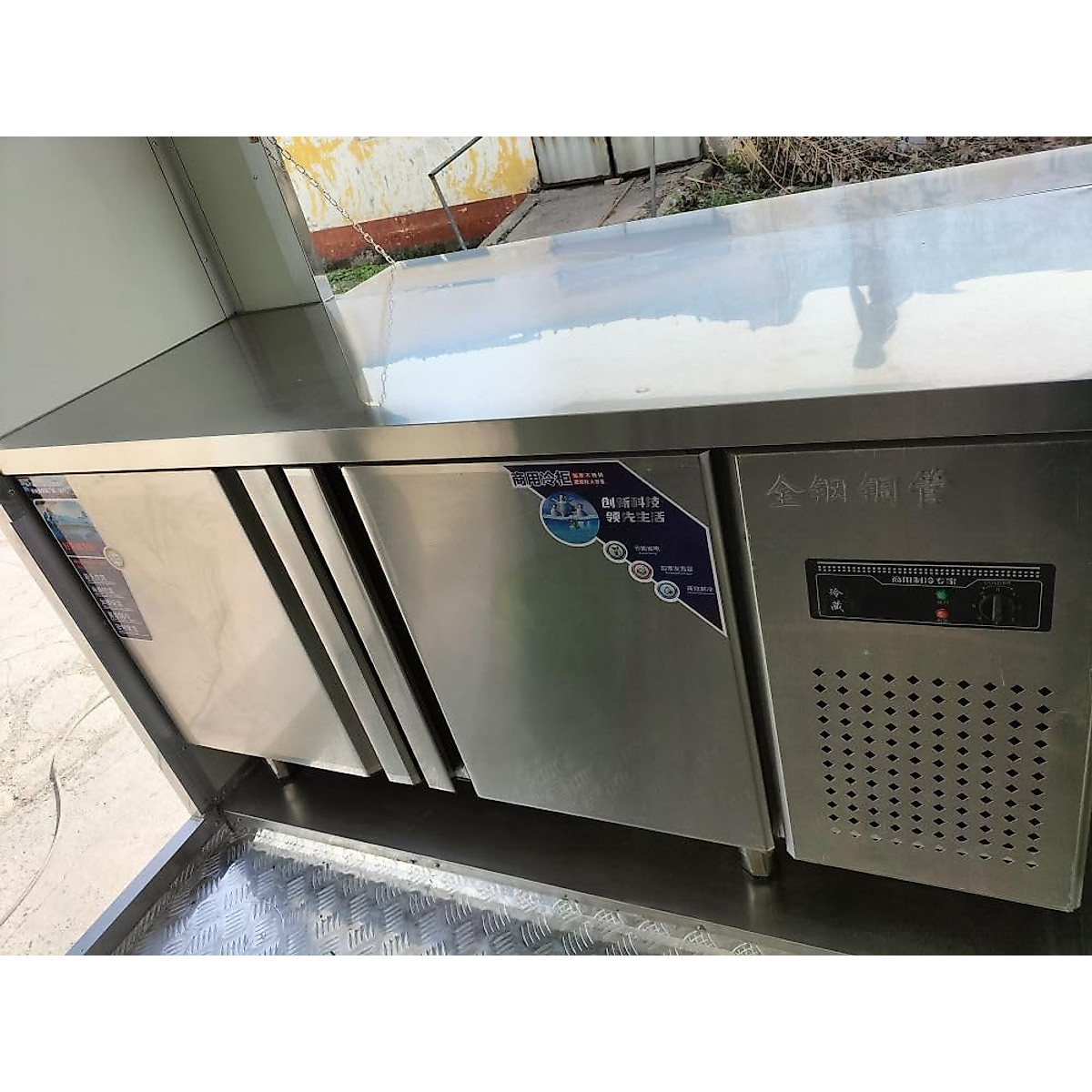 Mobile Food Trailer GL-FS250 Compact Shawarma, Coffee & Street Food Kiosk - 8.2 ft x 6.6 ft, Stainless Steel Work Table, Dual Sink, Water System, Electric Box - Ideal for Outdoor Catering and Events