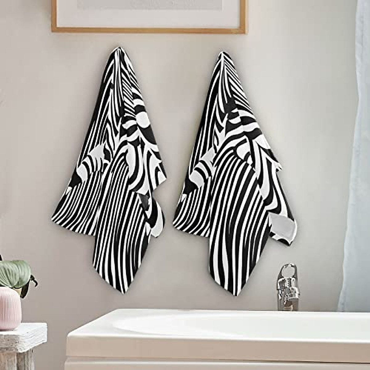 Zebra Hand Towels for Bathroom,Black and White Stripes Zebra Head Leopard Animal Print Small Bath Towels 16"x28" Soft Absorbent Bathroom Hand Towel for Face,Gym,Tea,Guest Kitchen Dish Towel Set of 2