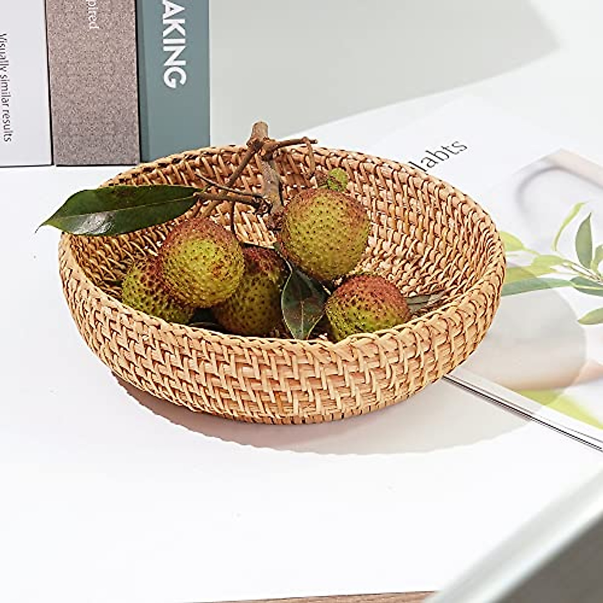 Small Round Keys Basket for Entryway Woven Baskets for Organizing Tabletop Decorative Wicker Organizer Basket for Keys Wallet Cell Phone Restaurant Food Serving Basket for Fruit Candy Cracker