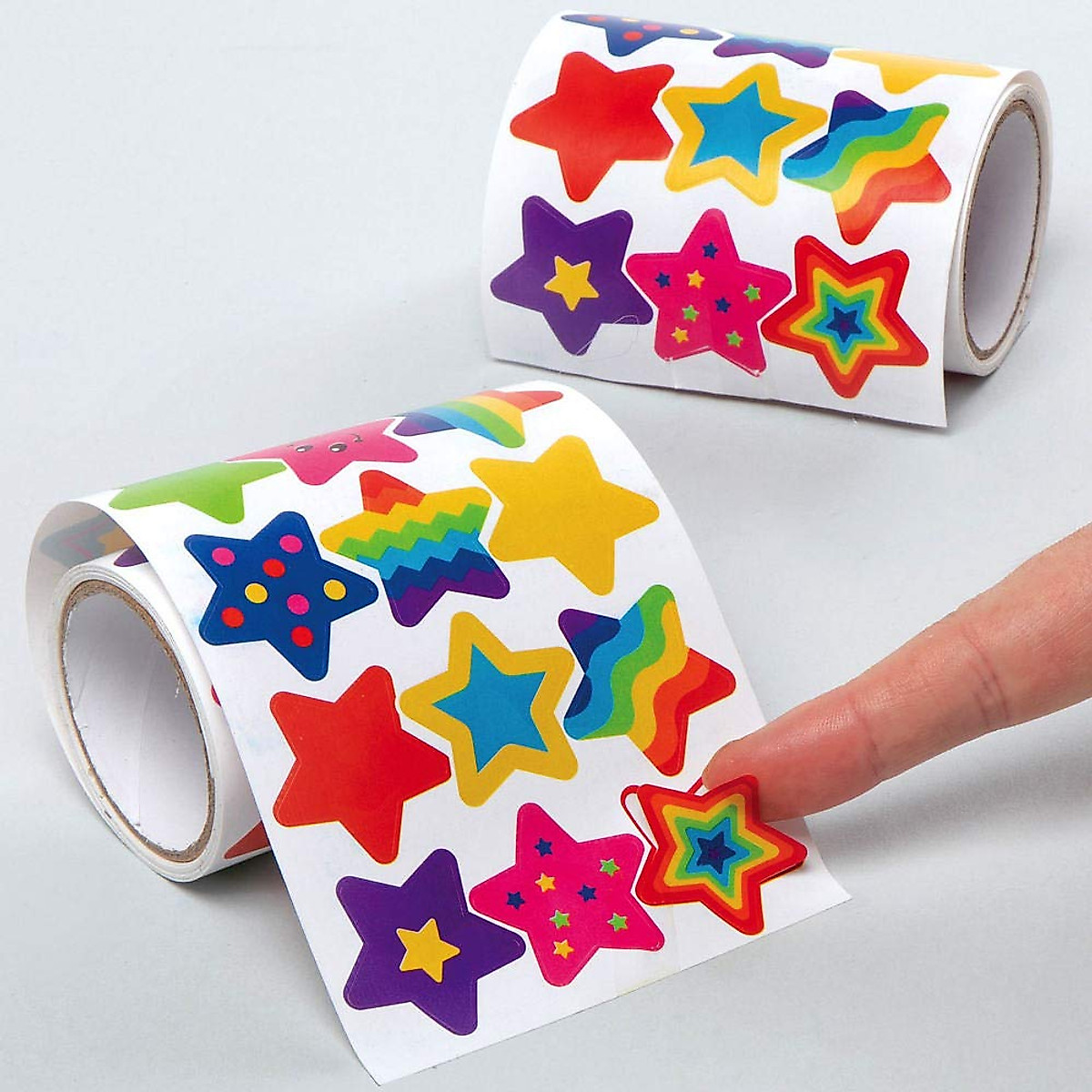 Baker Ross AX419 Star Sticker Roll Value Pack - Pack of 600, Kids Stickers, Ideal for Children's Arts and Crafts Projects, Great for Card Making and Scrapbooking