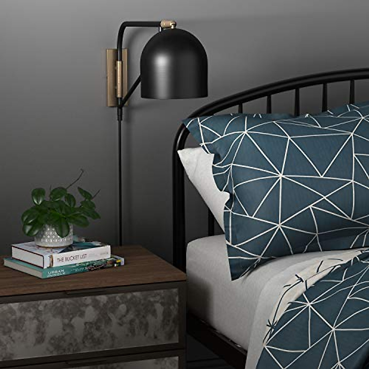 Amazon Brand – Rivet Mid-Century Swiveling Wall Sconce with Bulb, 11"H, Black and Antique Brass