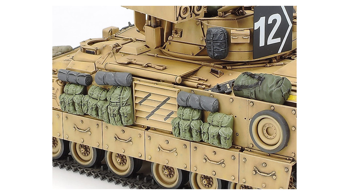TAMIYA Desert Storm 1:35 U.S. M2 Bradley IFV Model Kit