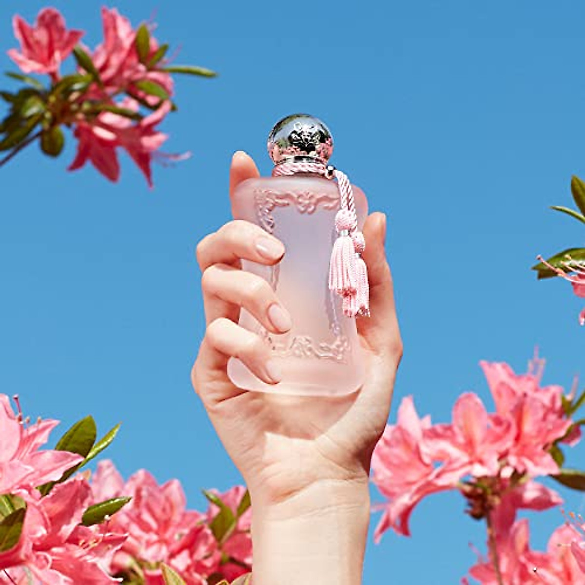 PARFUMS de MARLY - Delina La Rosée - 2.5 Fl Oz - Parfum for Women - Top notes Lychee, Pear, Bergamot Essence - Heart notes Turkish Rose, Peony, Transparent flowers - Base notes Soft wood - 75ml