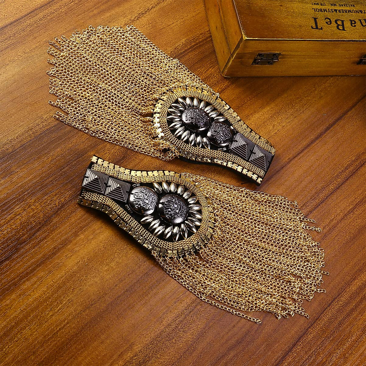 SUPVOX 2pcs Shoulder Epaulets Tassel Punk Fashion Shoulder Board for Man Woman(Golden)