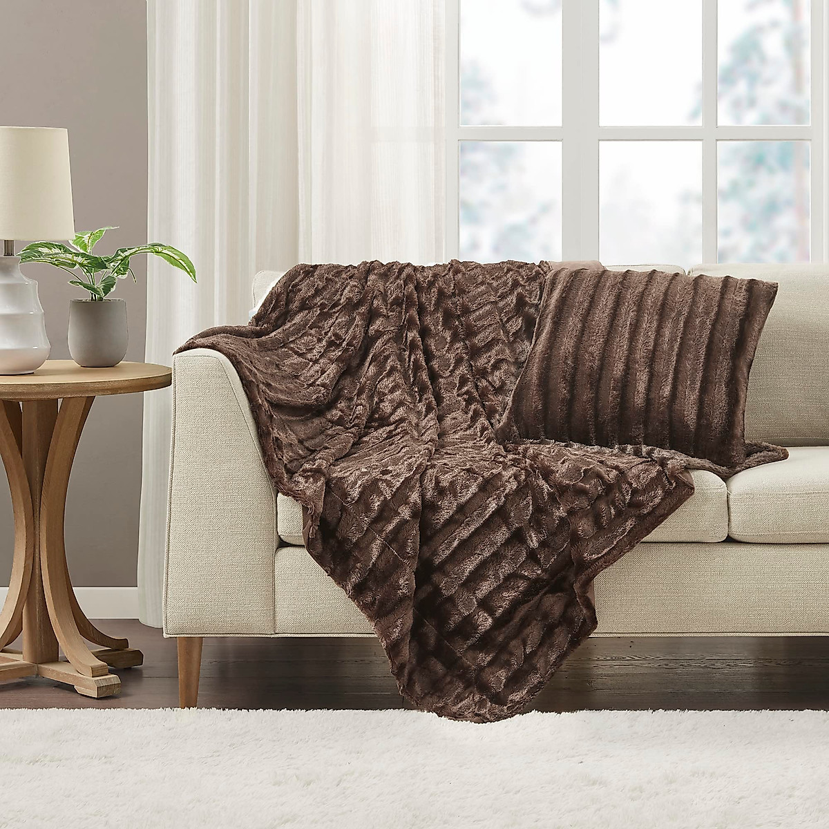 Madison Park Duke Luxury Long Faux Fur Throw Brown 50*60 Premium Soft Cozy Brushed Long Faux Fur For Bed, Coach or Sofa