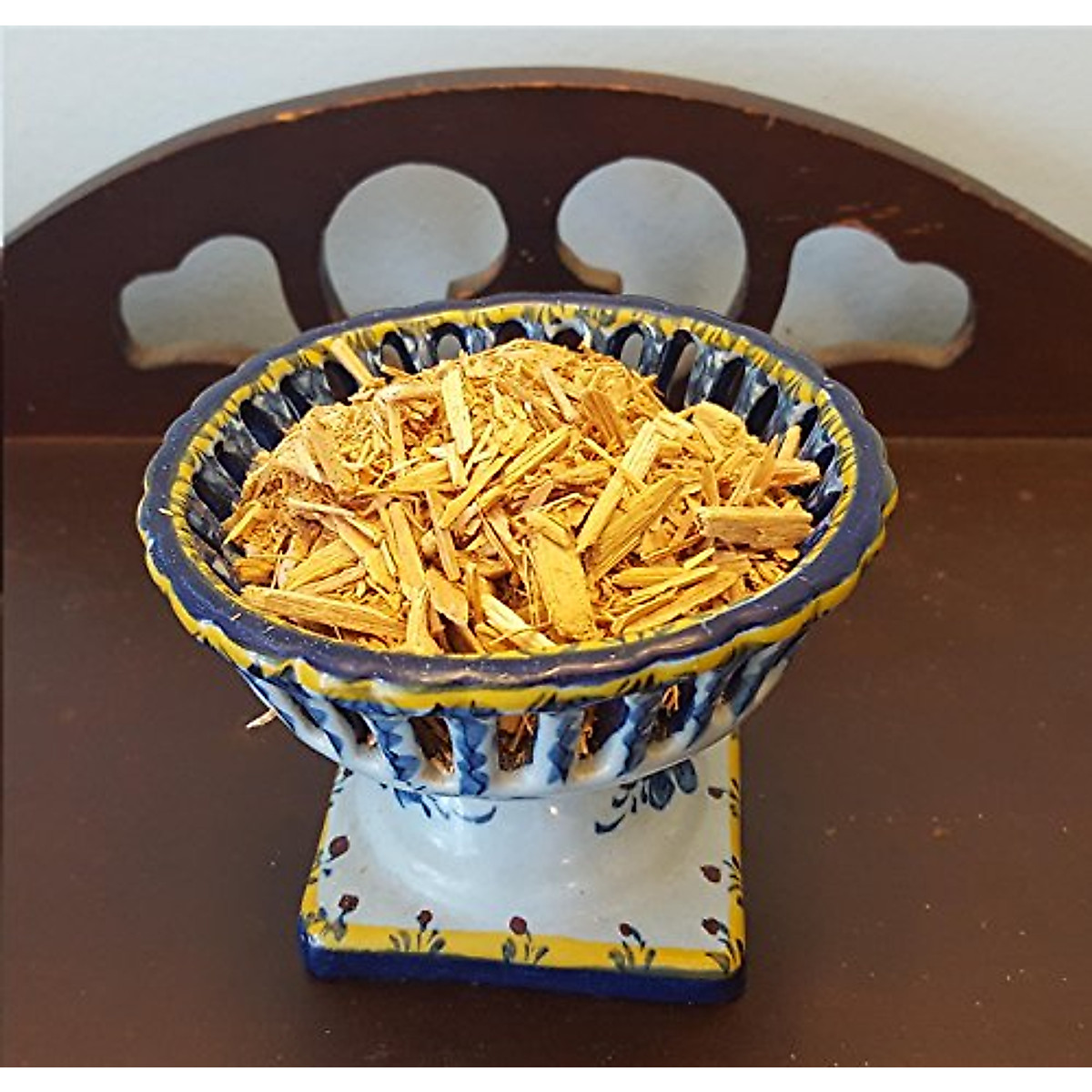 100% Natural Cedar Chips | Mulch | Great for Outdoors or Indoor Potted Plants | Dog Bedding | Pleasant Earthy Smell (4 Quart)