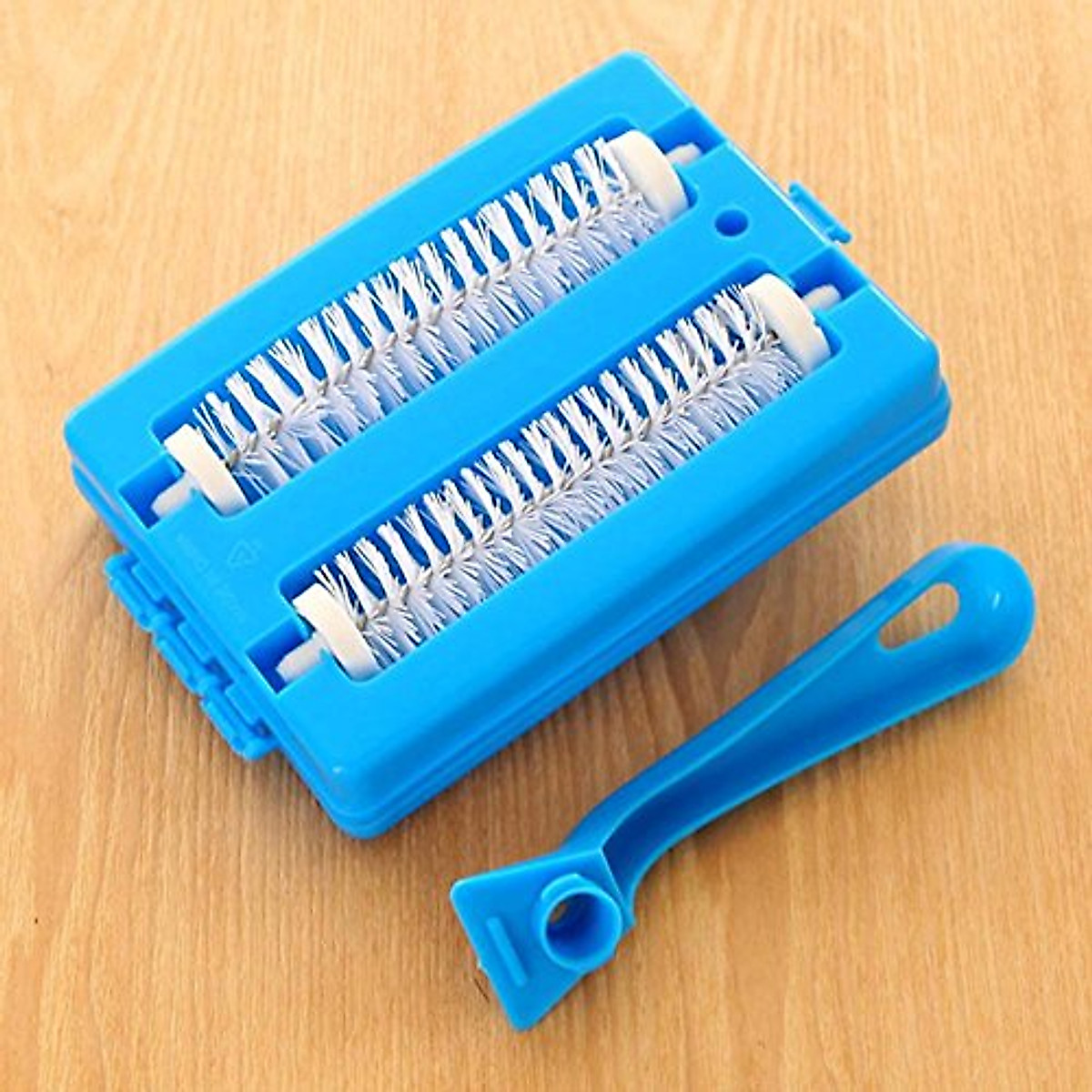 Gracefulvara Roller Handheld Carpet Table Sweeper Crumb Dirt Fur Brush Cleaner 1PC(Random Color)