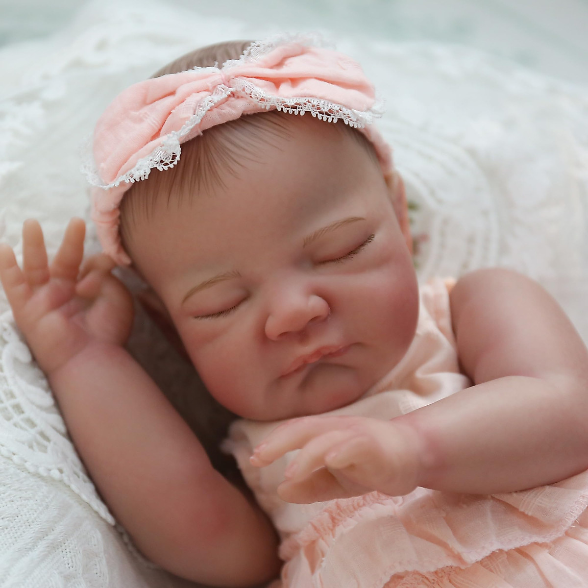 WOOROY Realistic Reborn Baby Dolls August - 20 Inch Lifelike Newborn Sleeping Girl Handmade Real Life Baby Dolls Reborn Toddler with Soft Weighted Cloth Body Gift Toy for Age 3+