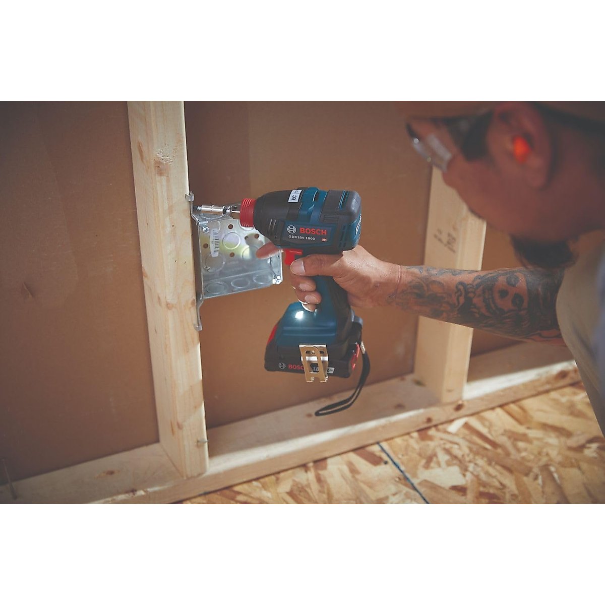 BOSCH GXL18V-240B22 18V 2-Tool Combo Kit with 1/2 In. Hammer Drill/Driver, Two-In-One 1/4 In. and 1/2 In. Bit/Socket Impact Driver/Wrench and (2) 2 Ah Standard Power Batteries