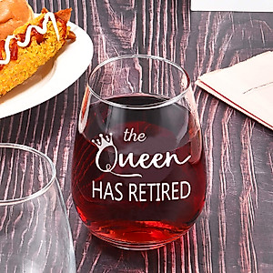 YHRJWN Retirement Gifts For Women - The Queen Has Retired Wine Glass - 15 oz Funny Stemless Wine Glass - Funny Retirement Gift for Her Mom Coworker