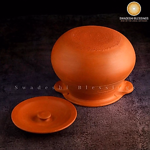 Swadeshi Blessings HandMade Exclusive Range Unglazed Clay HotCase/Earthen Pot for Cooking & Serving with Lid(Natural Firing Shade & Mirror Shine) + Free Palm Leaf Stand (2 Liters)