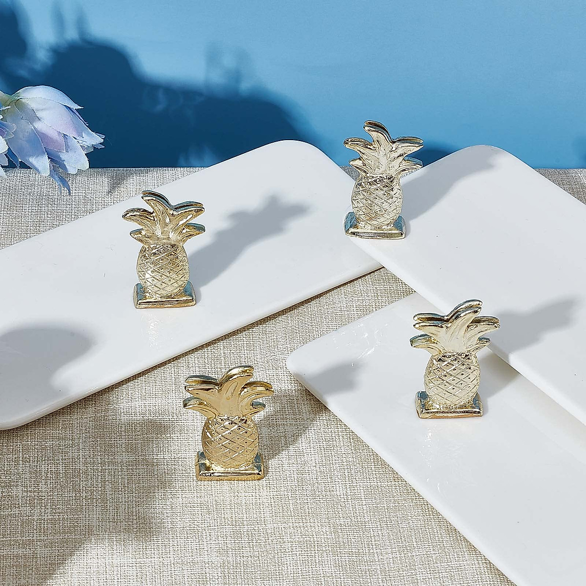 CHGCRAFT 6Pcs Pineapple Card Holders Golden Pineapple Table Number Holders Pineapple Book Note Photo Stand Clips for Christmas Banquet Wedding Anniversary Party Home Office Decor