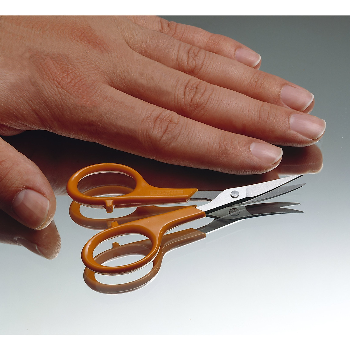Fiskars Embroidery Curved, Length: 10 cm, For Right- and Left-handed Users, Stainless Steel Blade/Plastic Handles, Orange, Classic, 1005144