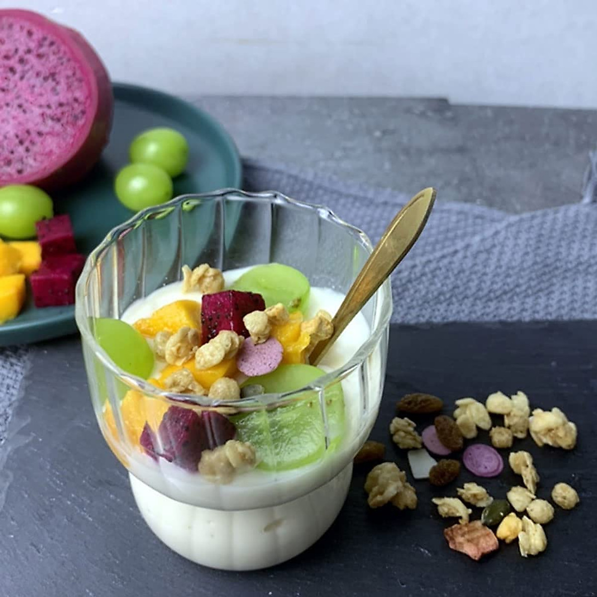 URMAGIC 2 Pcs Ribbed Drinking Glasses,9 Oz Ripple Glassware,Clear Origami Style Glass Cups,Iced Coffee Glasses,Wave Shape Beverage Cups,Clear Glass Cups for Cocktail,Whiskey,Juice,Water,Beer,Milk