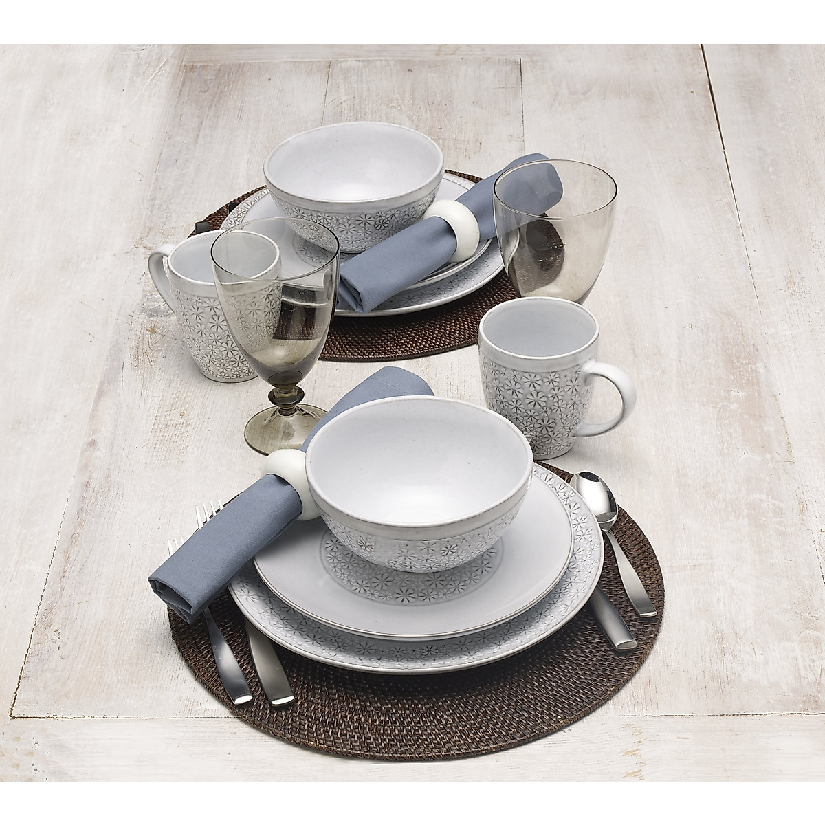 Pfaltzgraff Blossom White 16-Piece Porcelain Dinnerware Set, Service for 4, Distressed