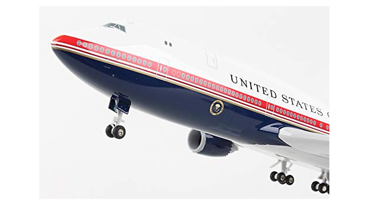 Daron SkyMarks 747-8i Air Force One Model - 1/200 Scale with Gear
