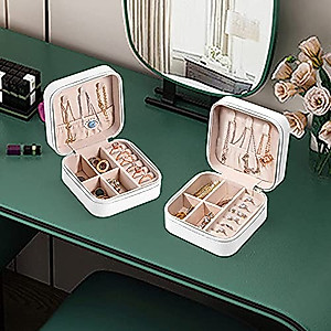 AGECASH A Bridesmaid Gifts Jewelry Box,4 Pack Portable Bridesmaid Proposal small Jewelry Case, PU Leather Mini Travel Jewellery Organizer Storage Earrings Rings Necklaces for Women Girls