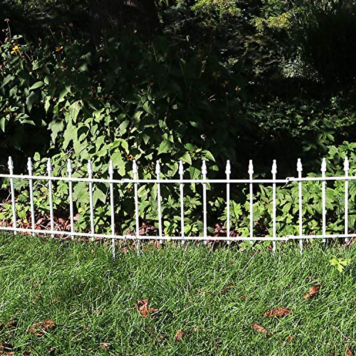 Sunnydaze 5-Panel White Roman Border Fence Set - 9-Foot Overall Length - Decorative Metal Garden, Lawn, and Landscape Fencing - 22 Inches Wide x 18 Inches Tall Per Piece