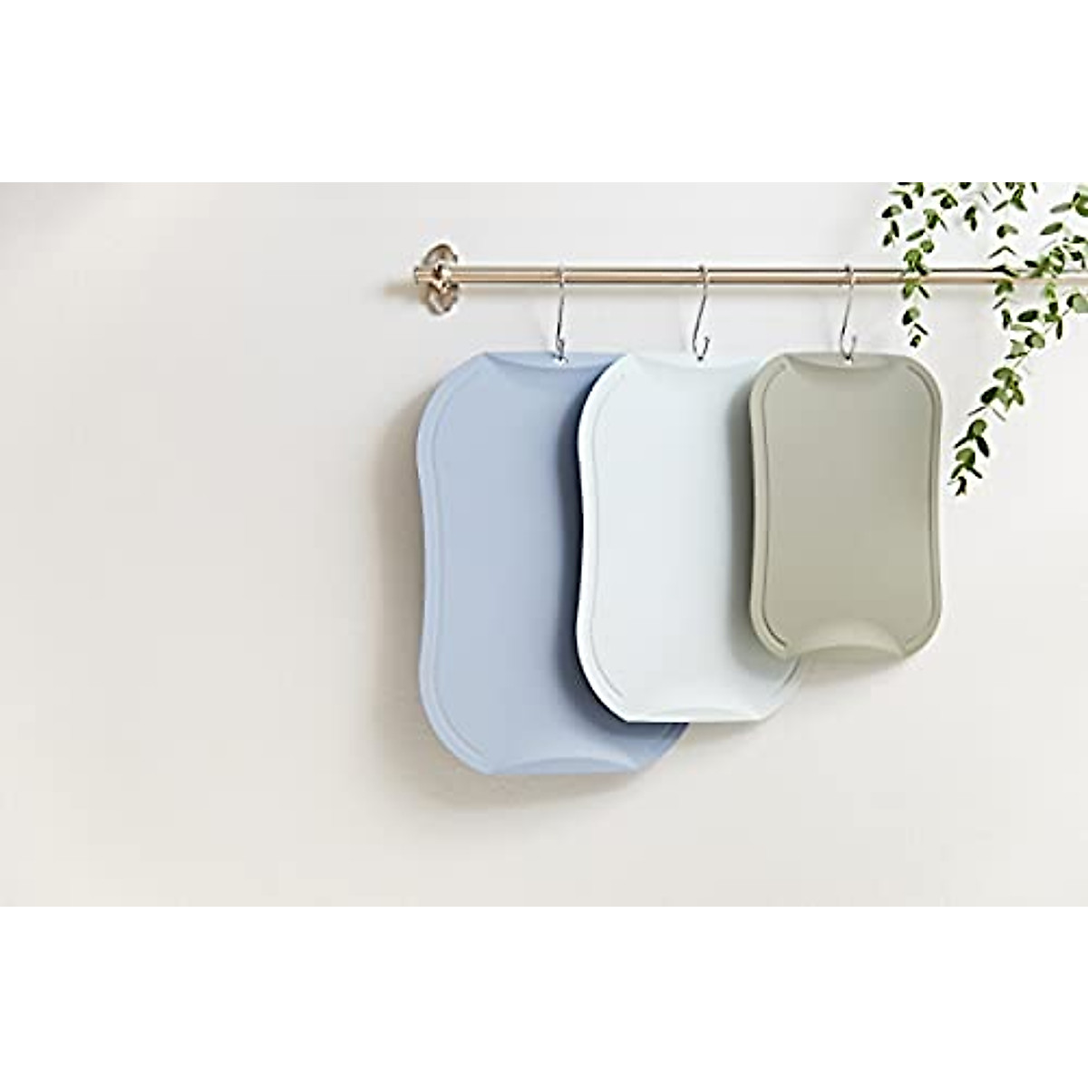 doblé Non-Scratch Flexible Cutting Board for Chopping, Scratch Free Juice Grooves with Easy Grip Handle, Non-Slip Dishwasher Safe for Kitchen (Medium (13.5" x 9.3"), Space gray)