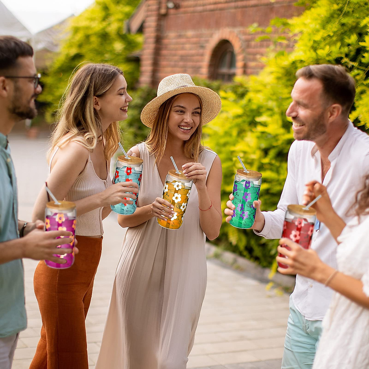 Rtteri 4 Pieces Cute Daisy Glass Cup with Lids and Straws 16oz Can Shaped Drinking Glass Bamboo Lid Straw Iced Coffee Cup Beer Glass Cute Glass Tumbler for Coffee Soda Soft Drink Women Gift