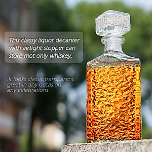 Bunhut Whiskey Decanter with Airtight Geometric Stopper,32oz Liquor Decanter,Glass Decanter,Diaphanous Liquor Bottle,Decanter with Airtight Lid for Whiskey,Vodka,Bourbon,Scotch,Brandy,Wine
