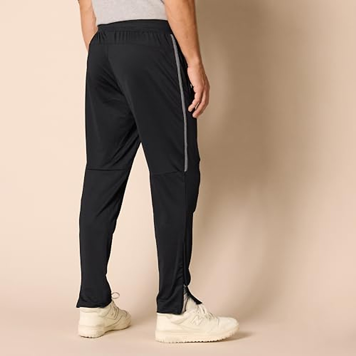 Amazon Essentials Men's Performance Stretch Knit Training Pant, Black, Medium