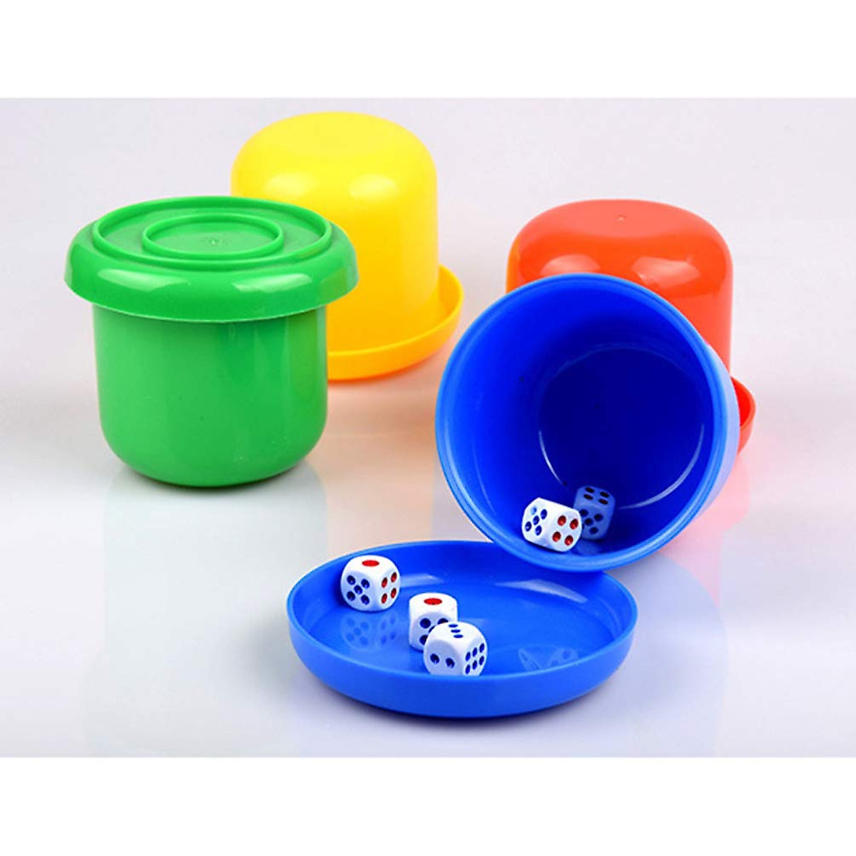 NUOBESTY 2PCS/Set Dice Game Set Plastic Dice Shaking Cup Dice Cup Set for Bar Party (Random Color)