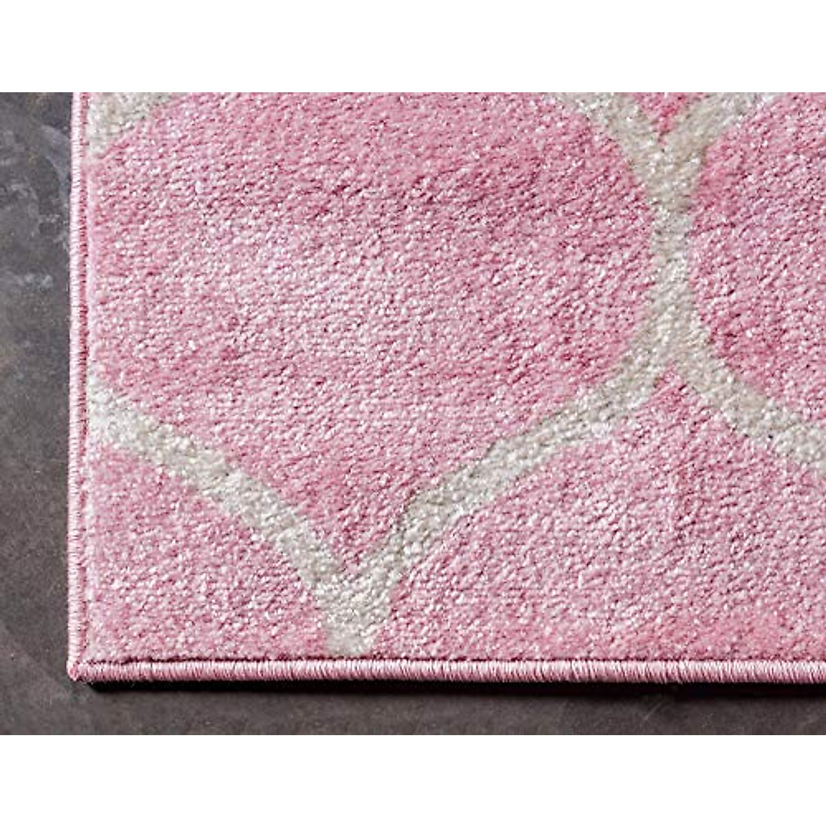 Unique Loom Trellis Frieze Collection Area Rug - Rounded (5' 1" x 8', Light Pink/ Ivory)