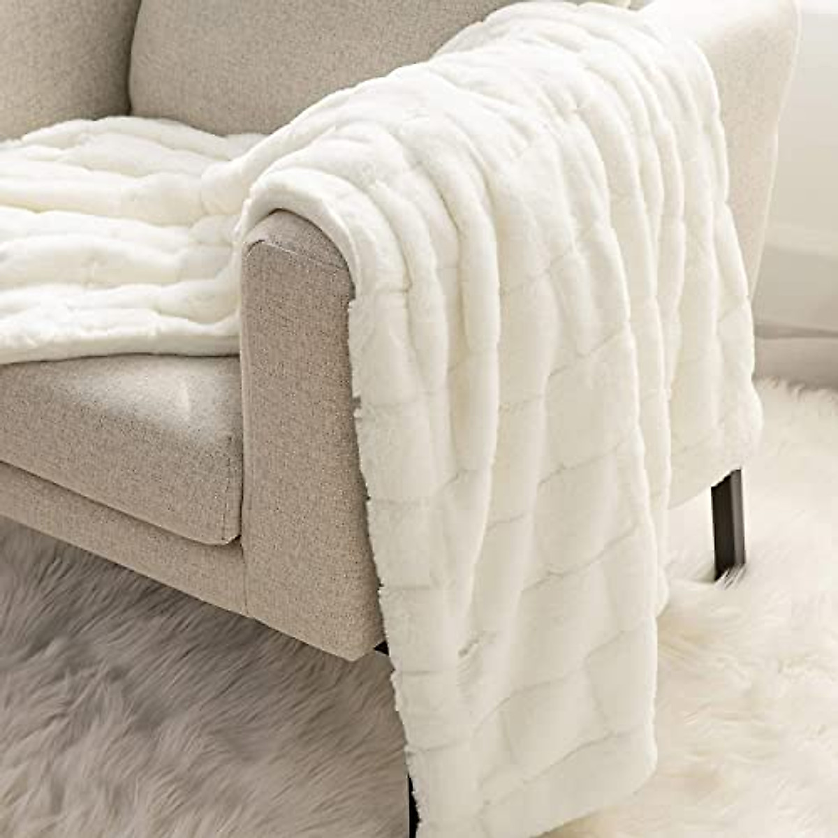 Kingole Faux Rabbit Fur Luxury Throw Blanket, Cozy Couch Sofa Bed Super Soft and Warm Plush Microfiber 350GSM, 50 x 60 Inch, Cream White