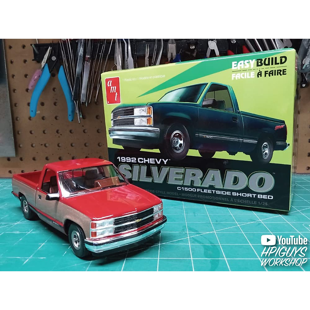 AMT 1992 Chevrolet Silverado Shortbed Fleetside Pickup Easy Build 1:25 Scale Model Kit