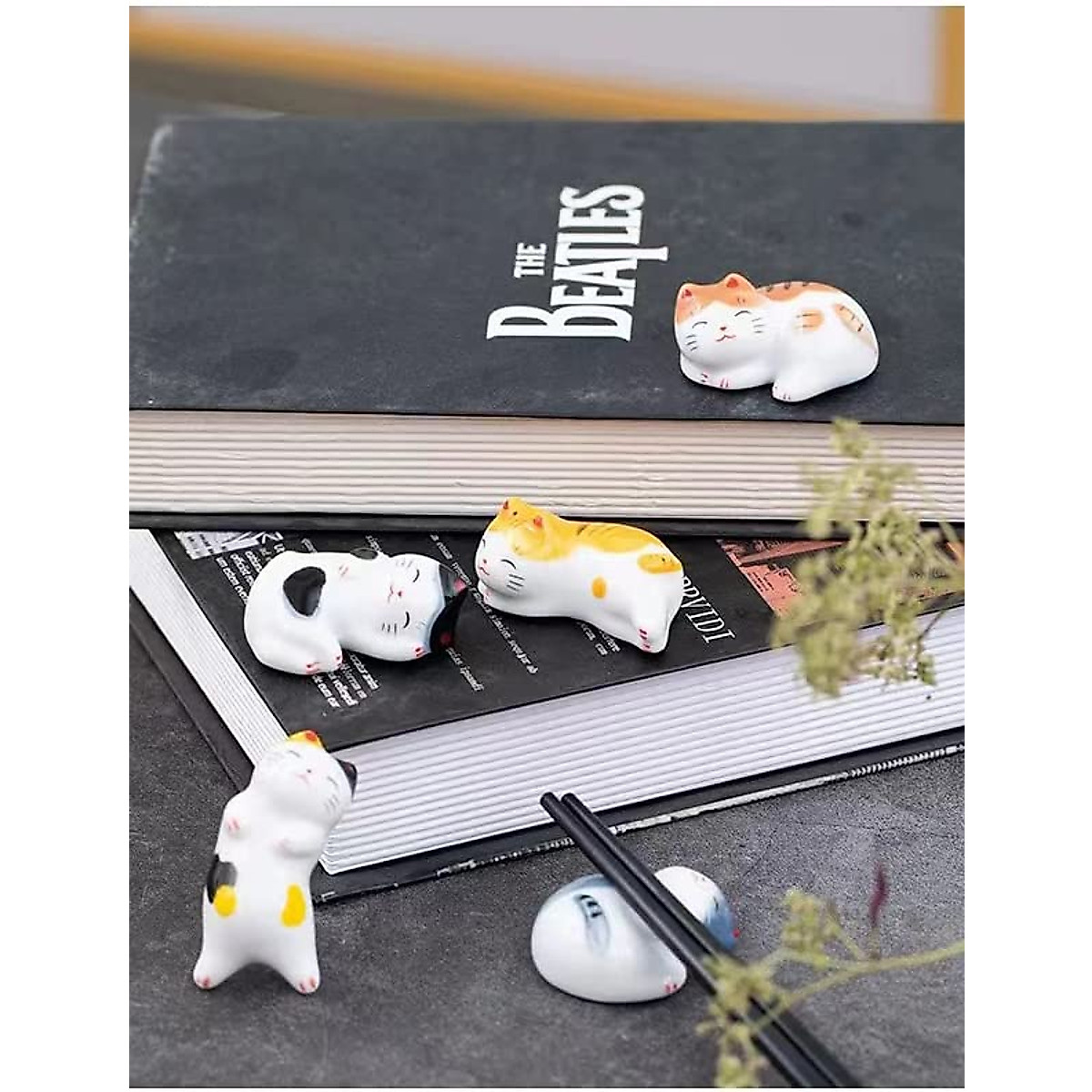 STJDM APULM Cat chopstick holder Lucky cat Lucky cat Penrest chopstick holder Cat chopstick pillow Ceramic cute decoration Ideal for taverns, family dining tables, living rooms