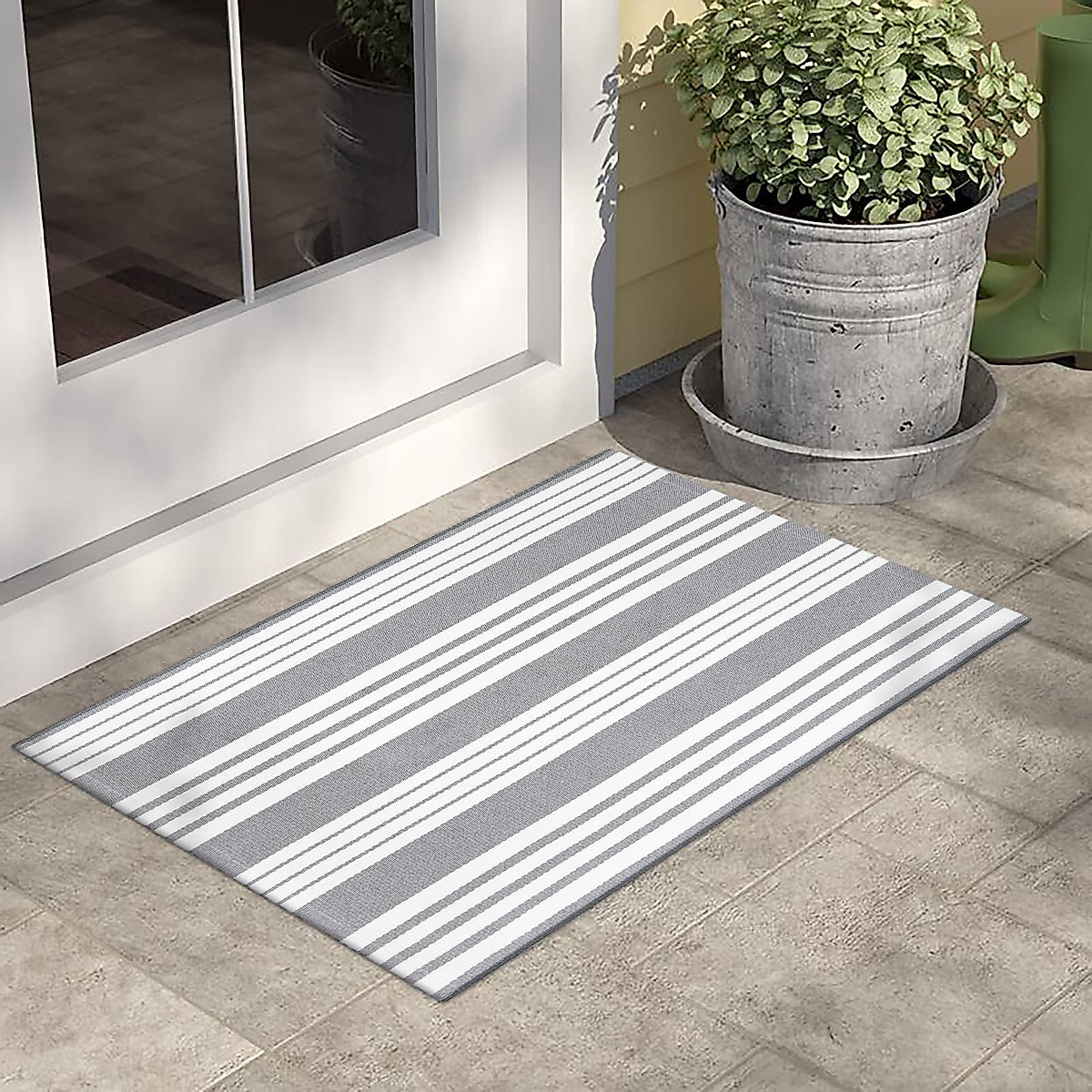 LEEVAN Grey and White Striped Door Mat 24'' x 35'' Washable Hand-Woven Front Door Rug, Reversible Front Door Mats Outdoor Farmhouse Striped Layered Door Mats for Entryway/Front Porch/Kitchen