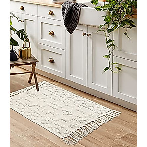 Uphome Boho Bathroom Rug 2' x 3' Moroccan Tufted Small Rugs with Tassels Farmhouse Cotton Woven Washable Accent Throw Rug for Entryway Bedroom Laundry Living Room Kitchen,Beige