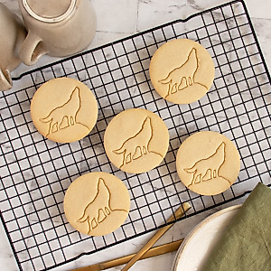 Set of 2 Wolf cookie cutters (Designs: Howling Wolf and Wolf Paw Prints), 2 pieces -Bakerlogy