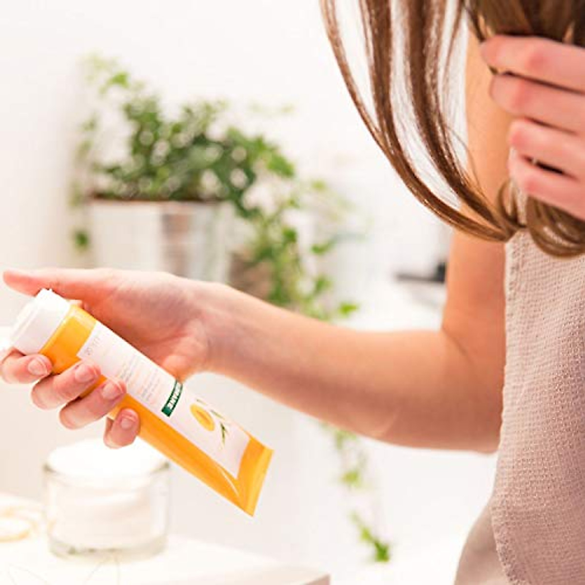 Klorane Nourishing Leave-in Cream with Mango Butter, Moisturize, Hydrate and Smoothe Dry Hair, Paraben, Silicone, Sulfate Free, 4.2 oz.