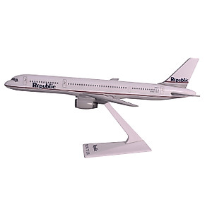 Flight Miniatures Republic Gray Scheme 757-200 1:200 Scale - Plastic Snap-Fit Model Airplane - Collectible Replica of Republic Airlines Aircraft - Part# ABO-75720H-023
