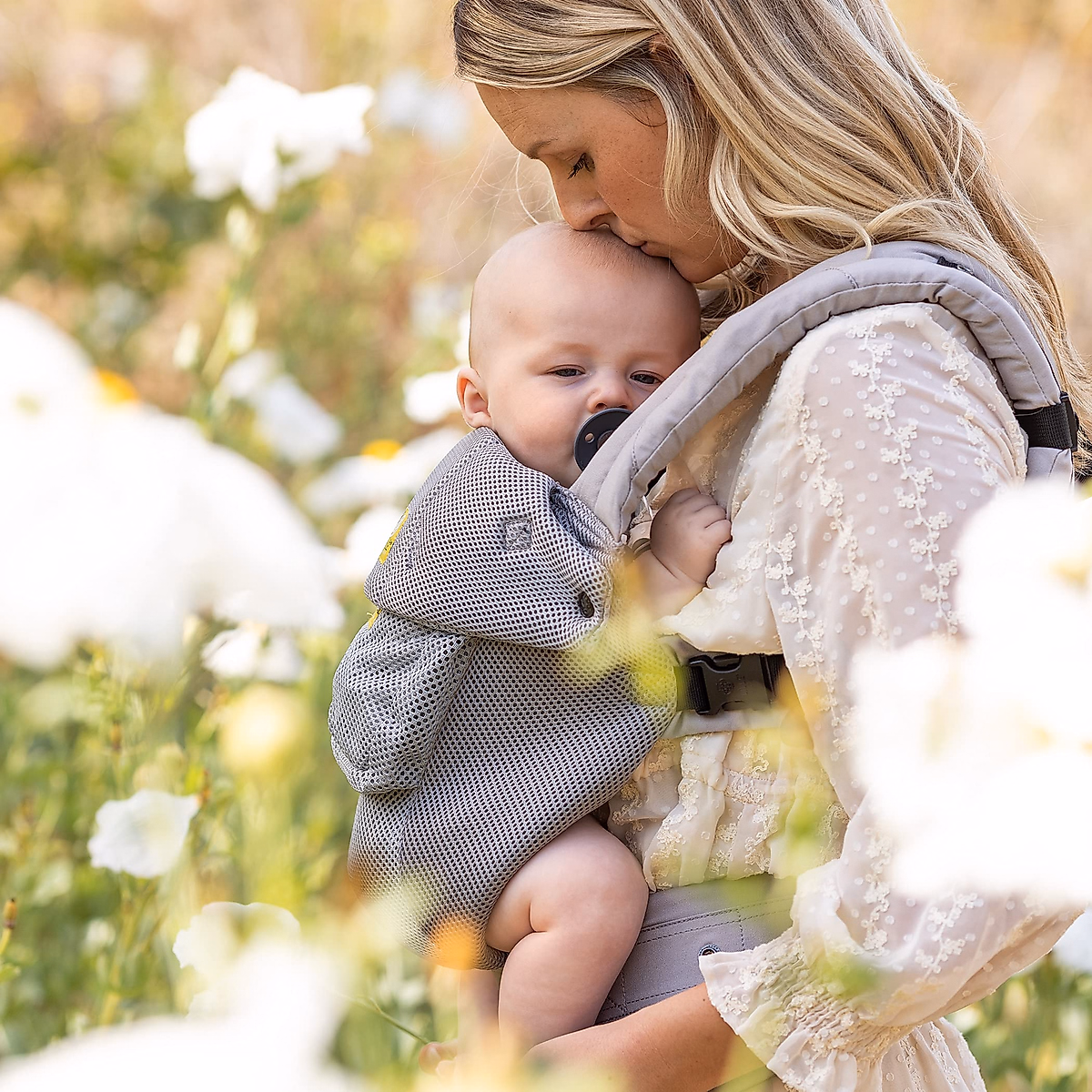 LÍLLÉbaby Complete Airflow Ergonomic 6-in-1 Baby Carrier Newborn to Toddler - with Lumbar Support - for Children 7-45 Pounds - 360 Degree Baby Wearing - Inward and Outward Facing - Silver