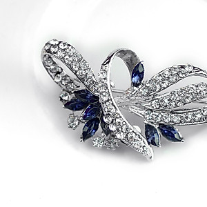 Merdia Created Crystal Brooch Fancy Vintage Style Flower Brooch Pin for Women,ladies with Blue/Purple Created Crystal | Vintage Fashion | Brooches and Pins for Women | Ladies Jewelry | Blue