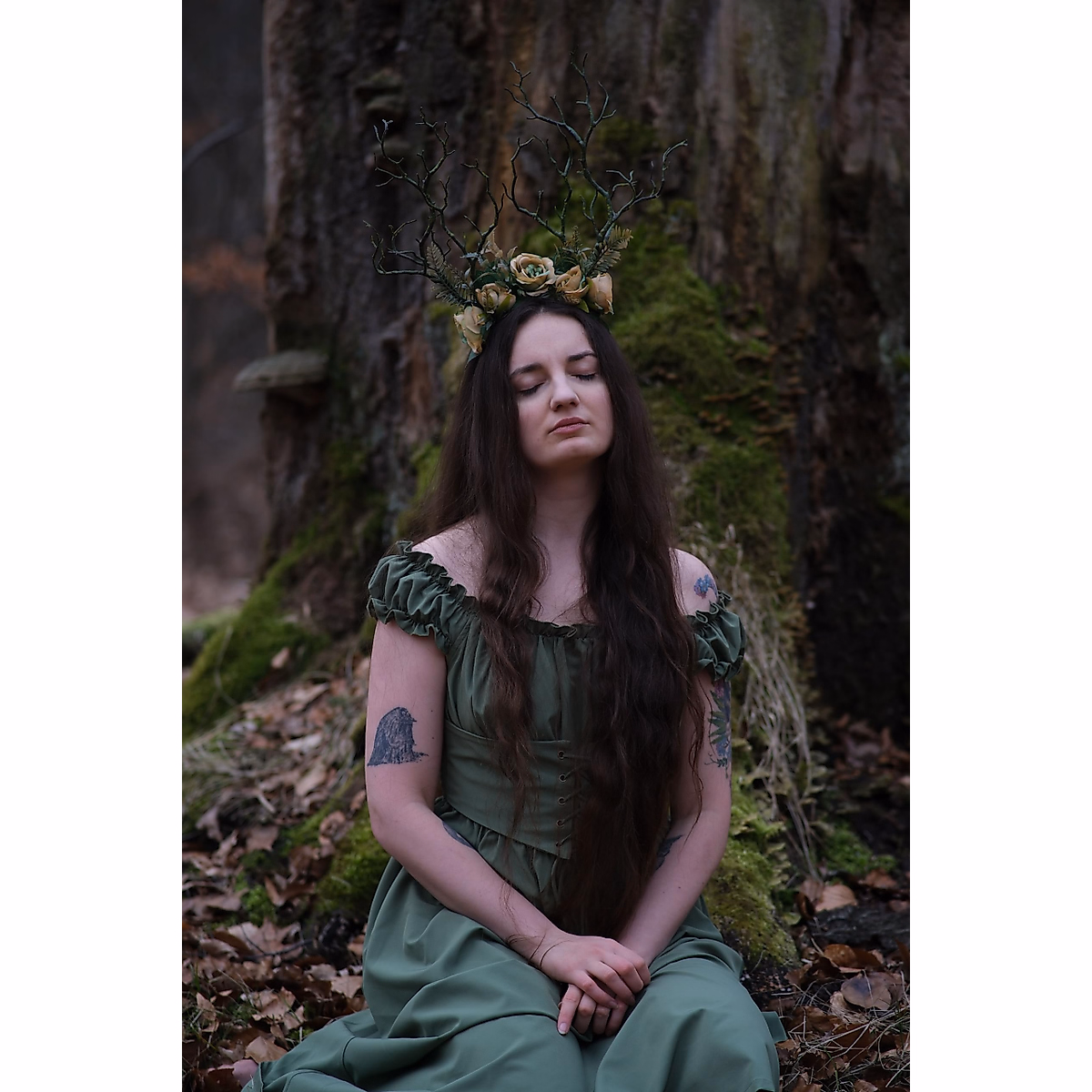 MOSTORY Handmade Green Branch Crown Woodland Flower Headband Forest Antler Headpiece Floral Fairy Hairband for Women Girls Renfaire Elf Cosplay Halloween Party