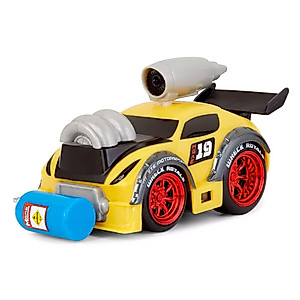 MGA Entertainment Wreck Royale Exploding Crashing Tooned Out Race Car with 4 Mix 'N Match Explosive Parts