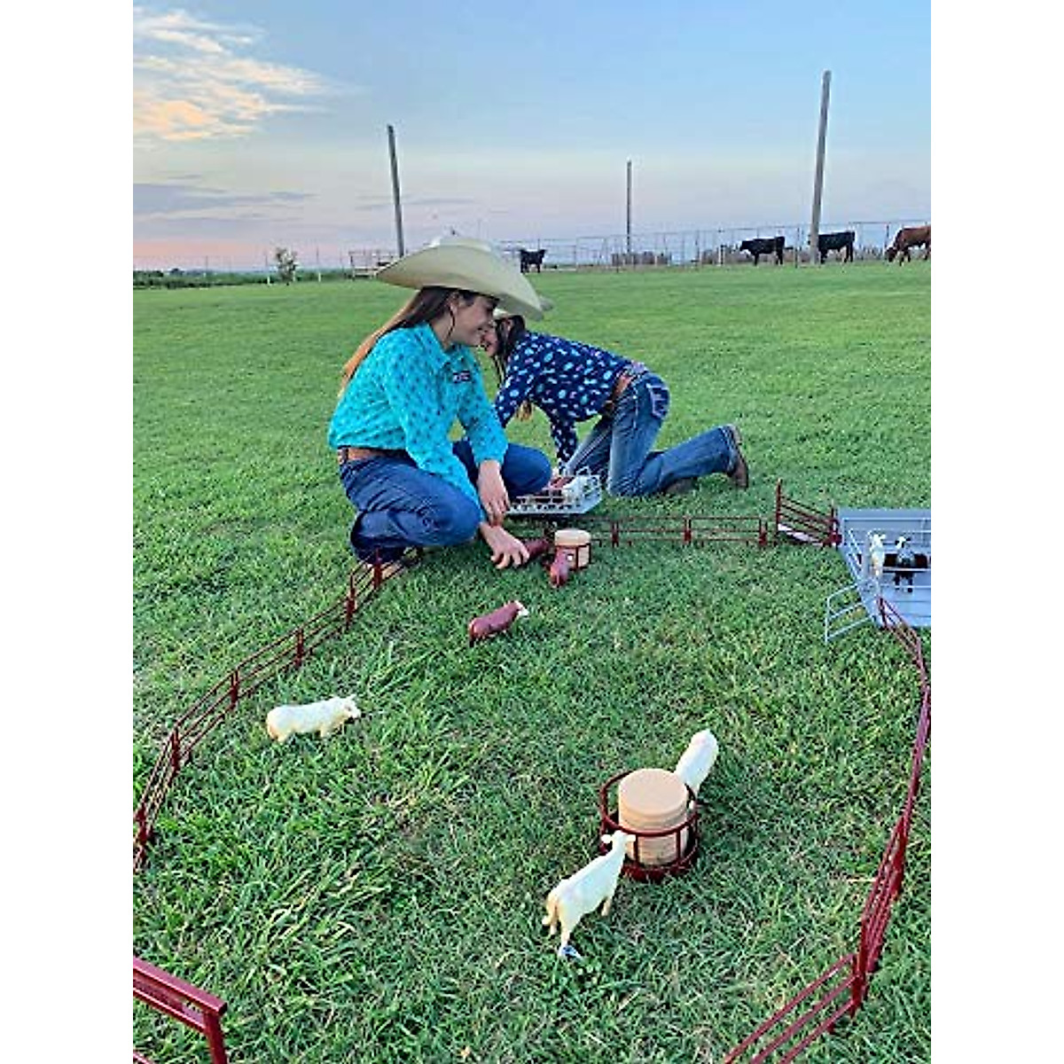 Little Buster Toys Hay Feeder - Round Bale Hay Feeder in Red, 1/16th Scale