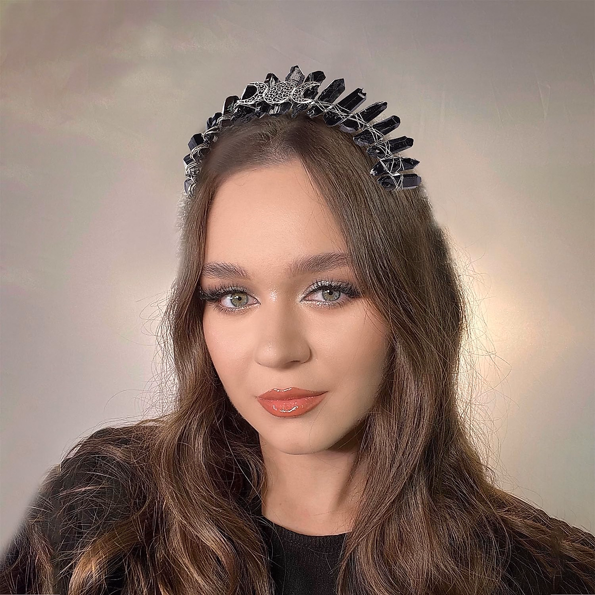 Bubbmi Black Raw Crystal Tiara Crown Headband, Natural Quartz Moon Goddess Witch Headpiece for Wiccan Cosplay Party Headwear